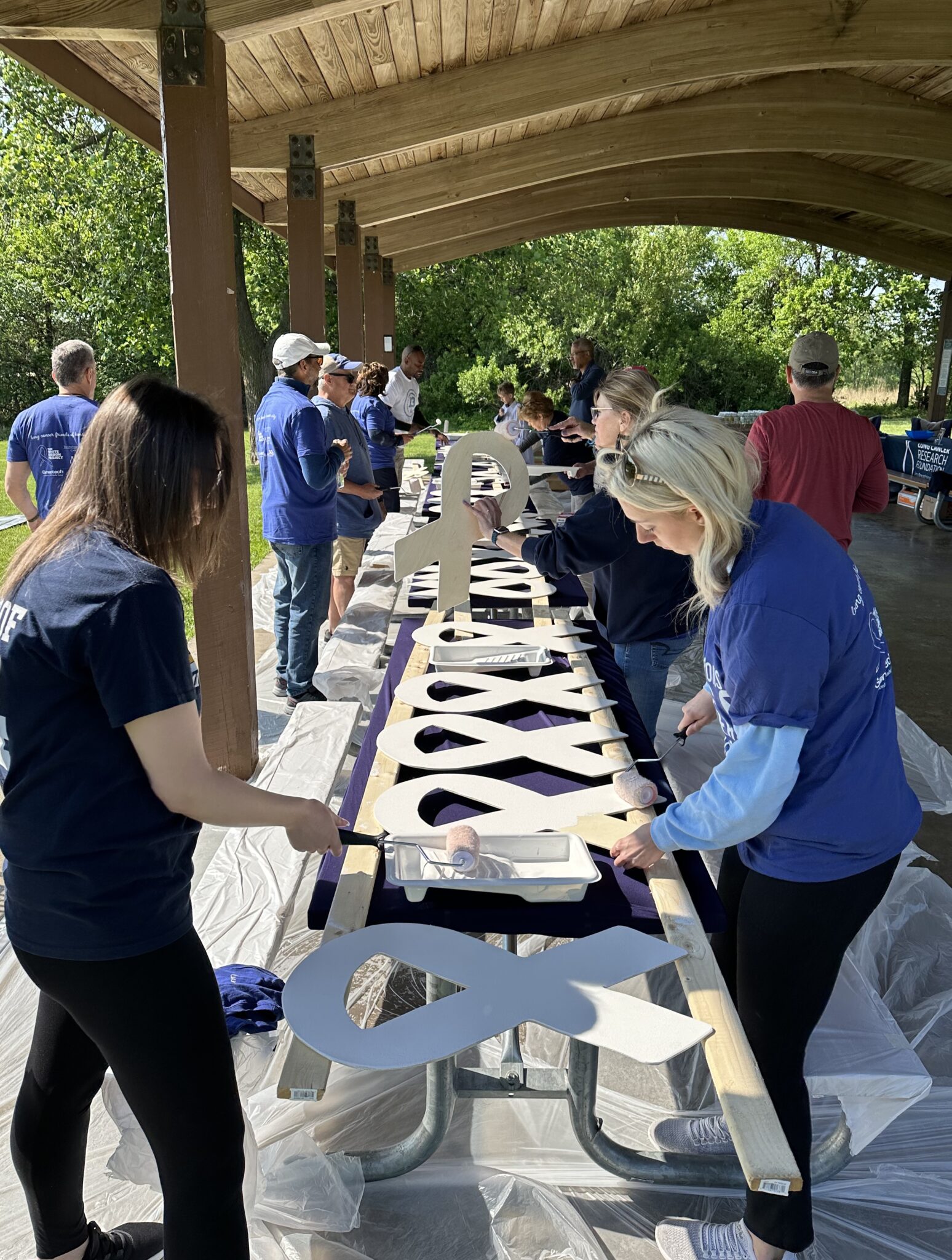 Kansas City gathering builds 100 white ribbons - Lung Cancer Research ...